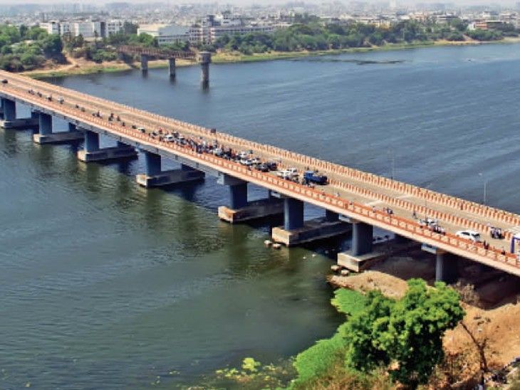 The bridge built on Tapi connecting Mota Varachha-Varachha opened ...