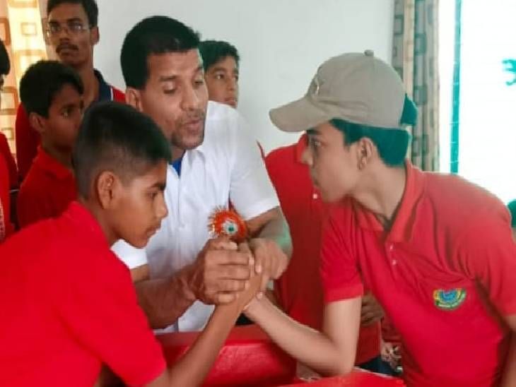 Ankit and Yogendra topped in paw wrestling competition in Ballia ...