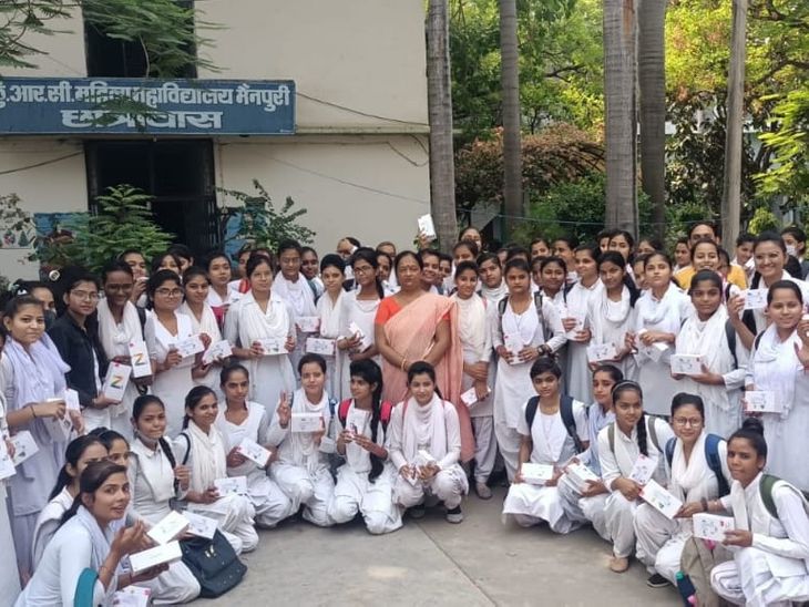 The happy faces of the girl students as soon as they got the tablet in ...