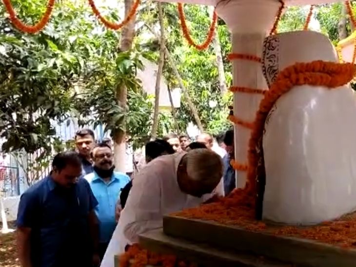 Nitish Kumar garlanded the statue of wife Manju Sinha, today is the ...