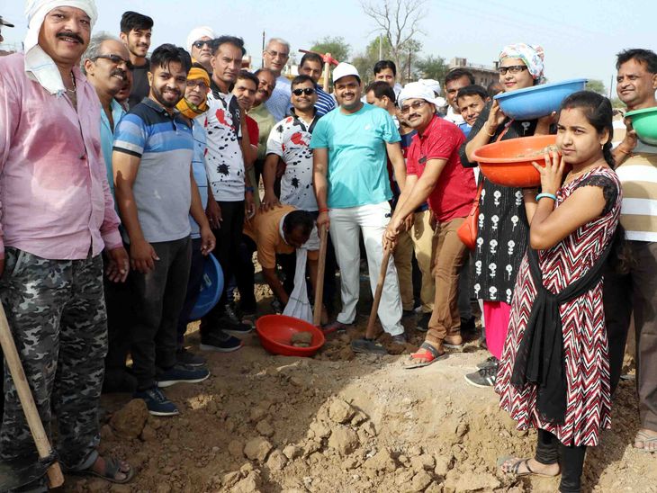 On the fifth day also, the citizens did shramdan, the collector ...