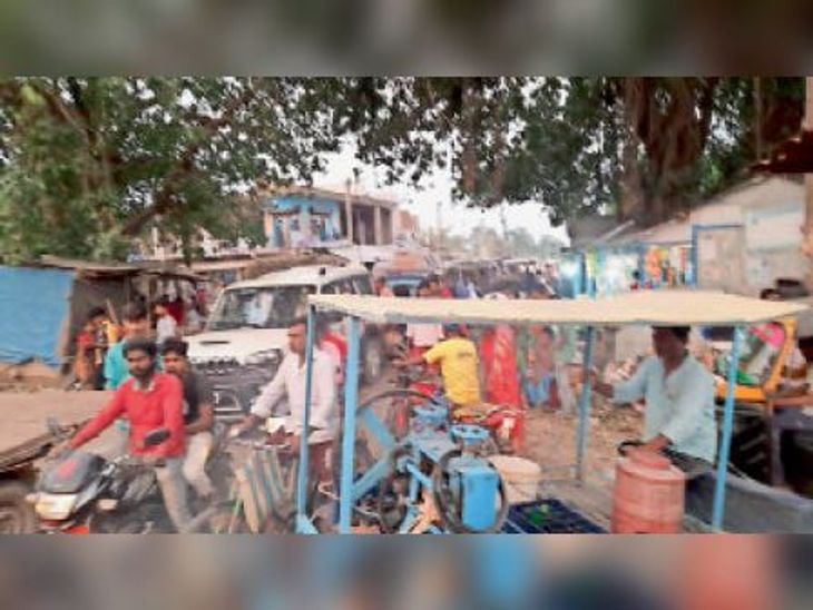 Encroachment at Manjheli Chowk causing jam, trouble