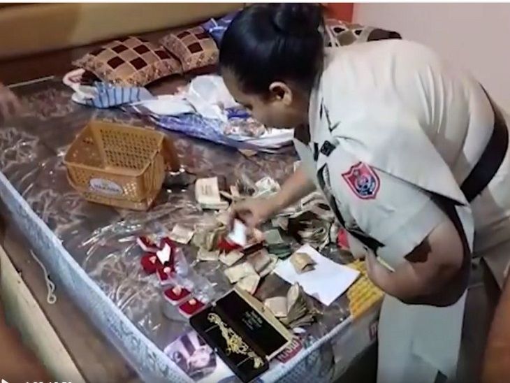 Police Raid On Ganna Pind Philour, Five hundred Police Man surrounded ...