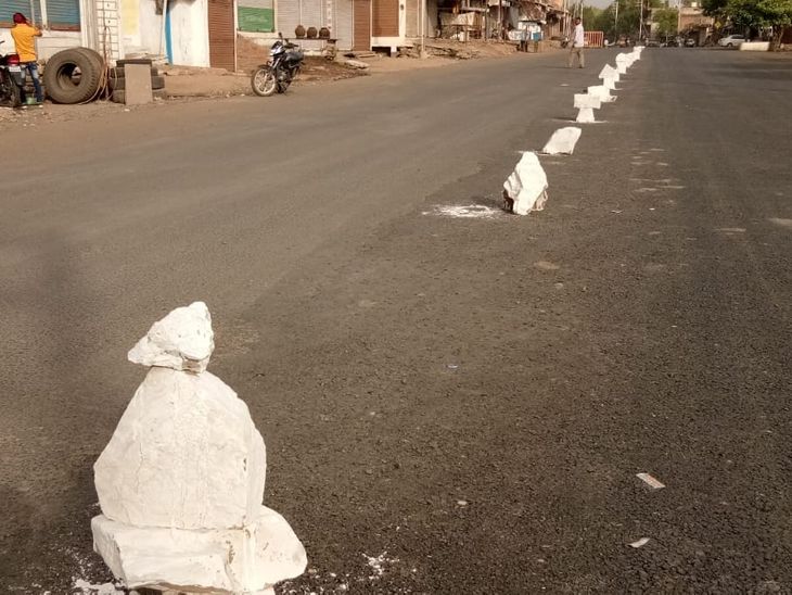 Divider built in the middle of the road, there will be a reduction in ...