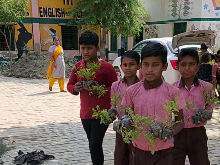 The headmistress in Lambhua told the importance of trees and plants ...