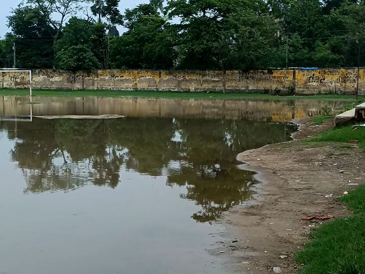 See the condition of Sanjay Gandhi and Moinul Haque Stadium, when it rains, the ground gets ...