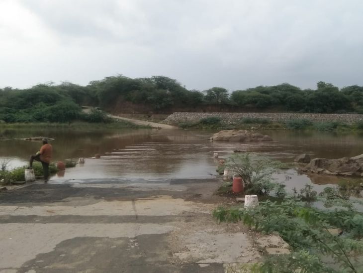 Water came on the Valai-Banswara culvert of Beneshwar Dham, 3.6 inches ...