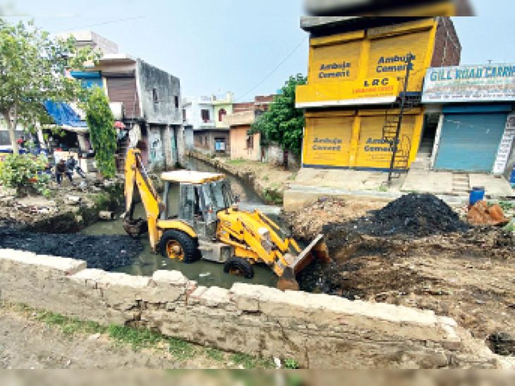 To save the city from waterlogging, 18 teams of officers were formed ...