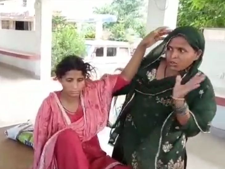 20-25 people armed with sticks and rods entered the house, beating 3 ...