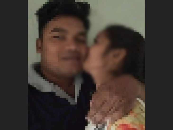 Offensive photo viral with many girl students of field mobilizer ...