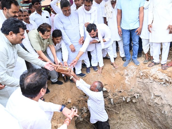 MLA announced to build single phase tubewell and one room | यादव समाज ...