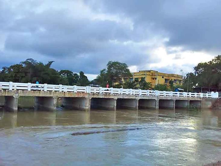 Freedom from floods due to the construction of a bridge on Choraha ...