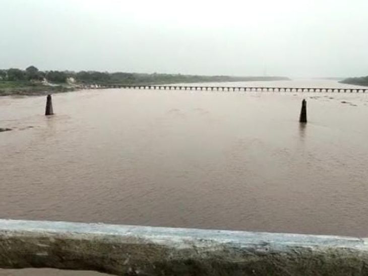 13 gates of Indrasagar Dam opened in Omkareshwar, Narmada water level ...