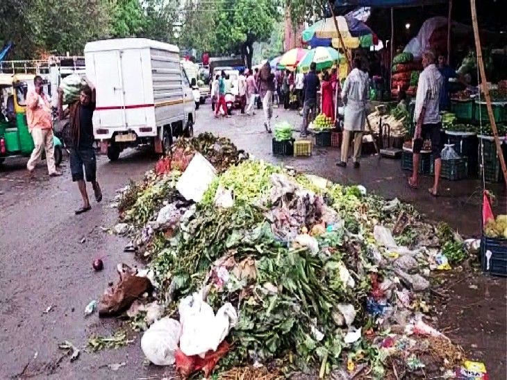 Chandigarh's biggest 'dirty' market, people are buying vegetables in ...