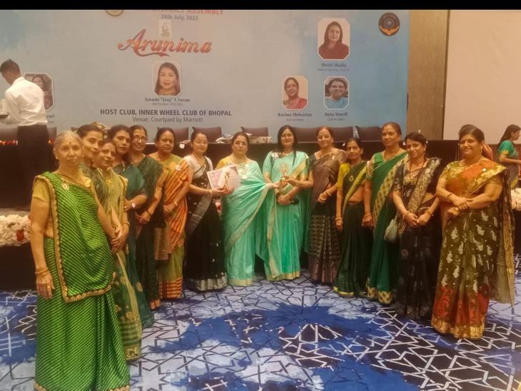 Swearing-in ceremony of new executive, award given to Vaishali Jadhav ...