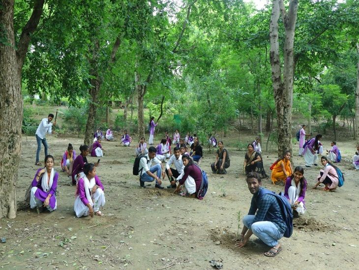 877 students participated in the program organized in Paliwal Park ...