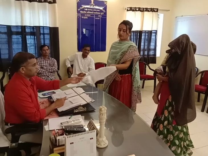 Woman who has been circling the police station for 3 days, submitted ...