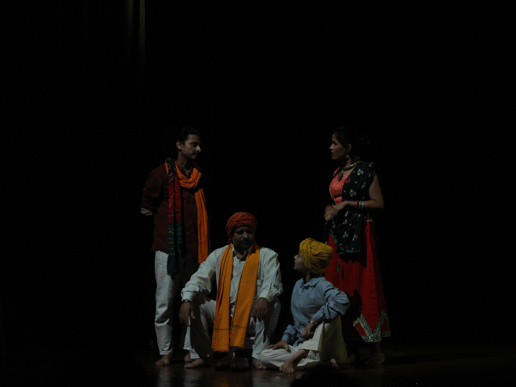 The play 'Kharau Ka Khara Kissa' explores the wolves hidden in the ...