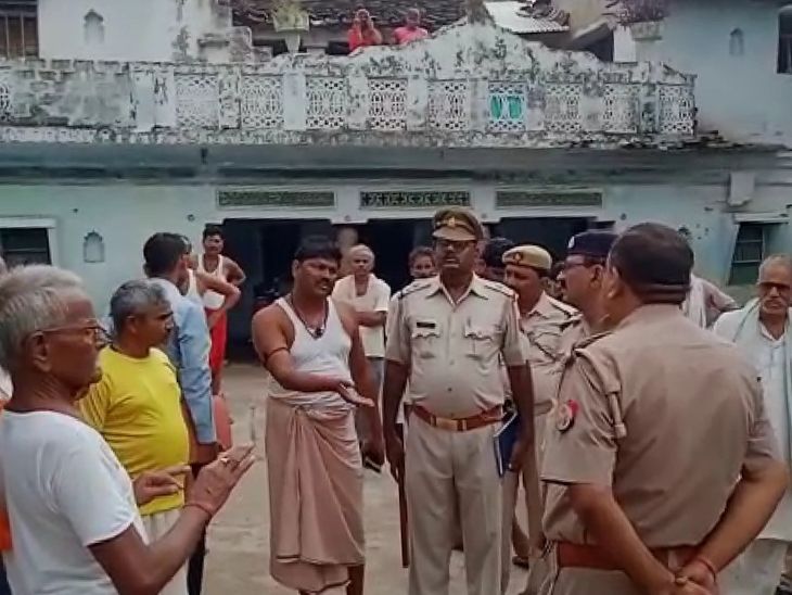 In Babaru, goods worth five lakhs including cash and jewelry were ...