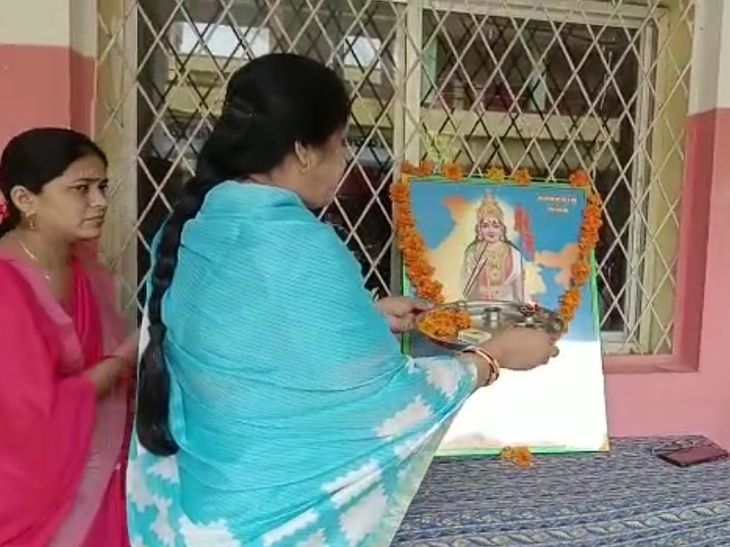 Teachers shed light on the life of freedom fighters, said- because of ...
