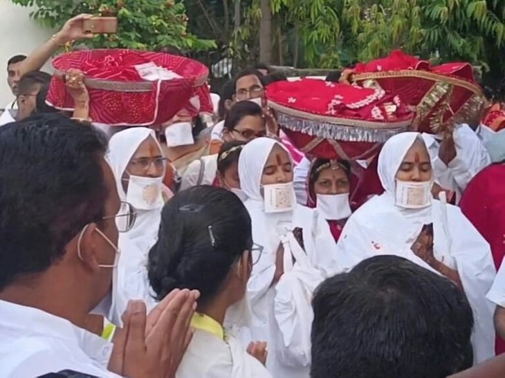 Acharya Ramesh said, renouncing worldly life and adopted a sage life, a ...