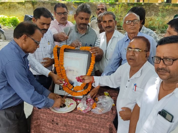 Mani Munishwar Dutt Upadhyay's birth anniversary with pomp in Lalganj ...