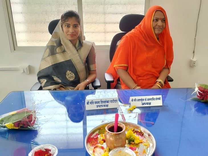 President Asha Kunwar Solanki and Vice President Mamta Patidar took ...
