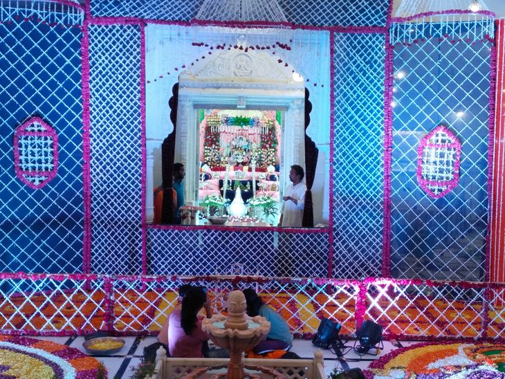 Gopal temple decorated with flowers like one thousand kilos of rose ...