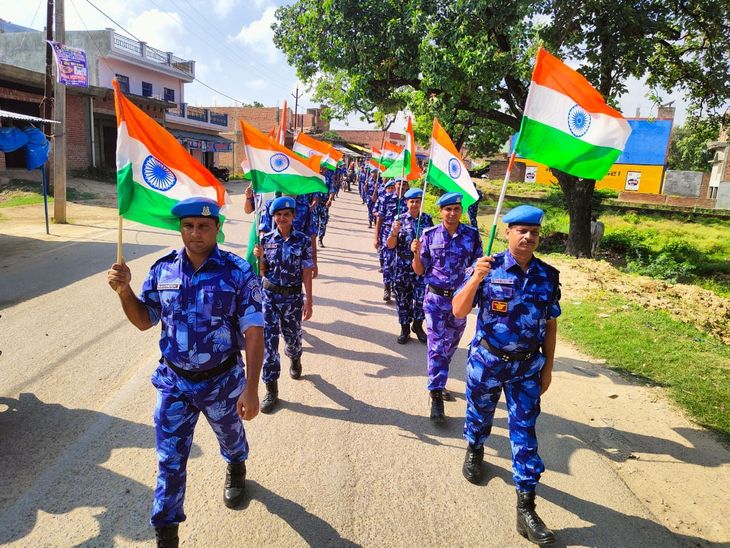 RAF Soldiers evacuated Tricolor tour in Phulpur Commander distributed ...