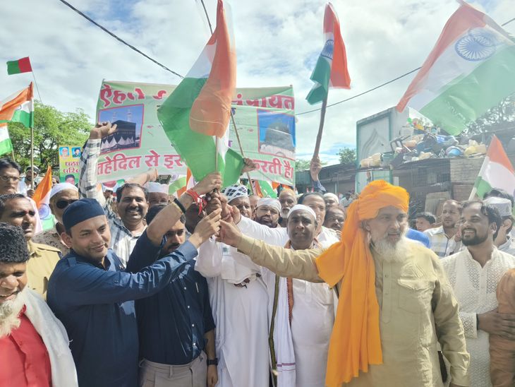 Muslim society took out tricolor rally, SDM-Tehsildar started rally by ...
