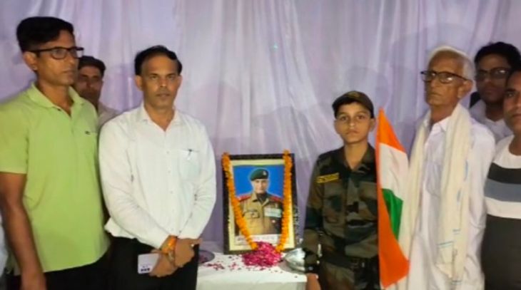 9-year-old Dev Parashar reached Jhunjhunu, reached the house of martyr Rajendra Prasad and put ...