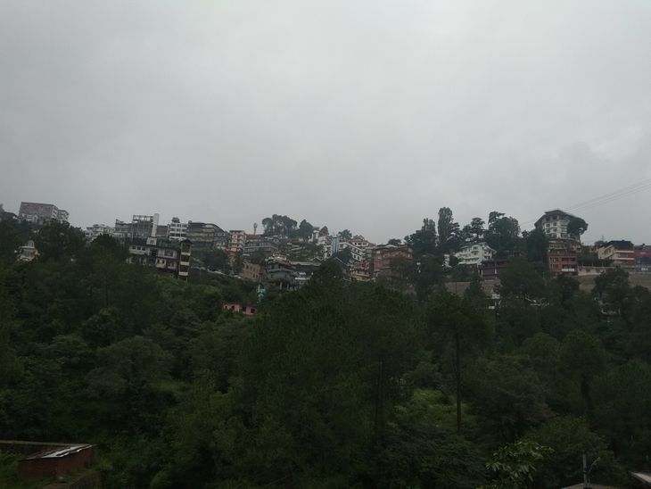 Weather pattern changed in Solan, After the sun, there was mist in the ...