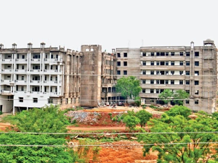 District Court is being built in 4.50 lakh square feet area, four and a ...