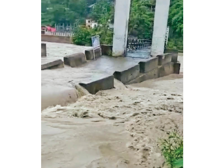 For a week, the movement of people through Shakra-Chaba bridge is ...
