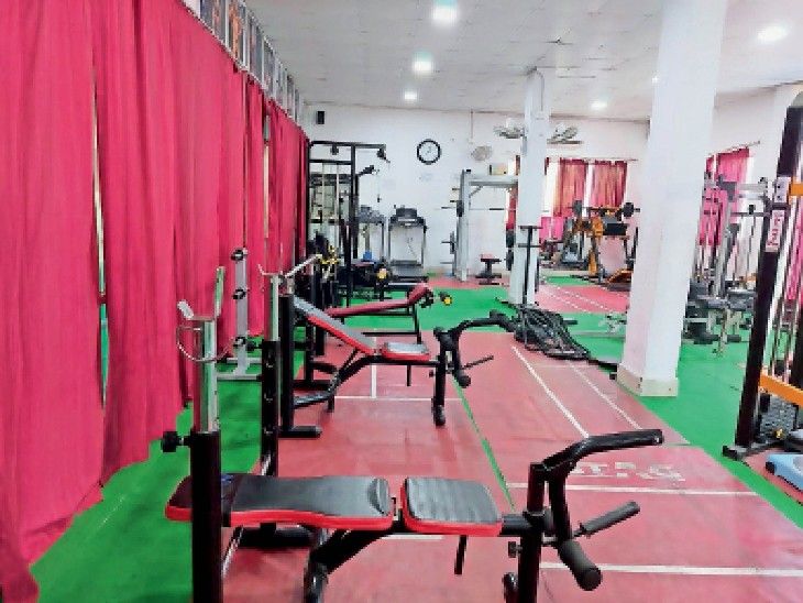 DM took stock of indoor stadium with sports officer, gave many ...