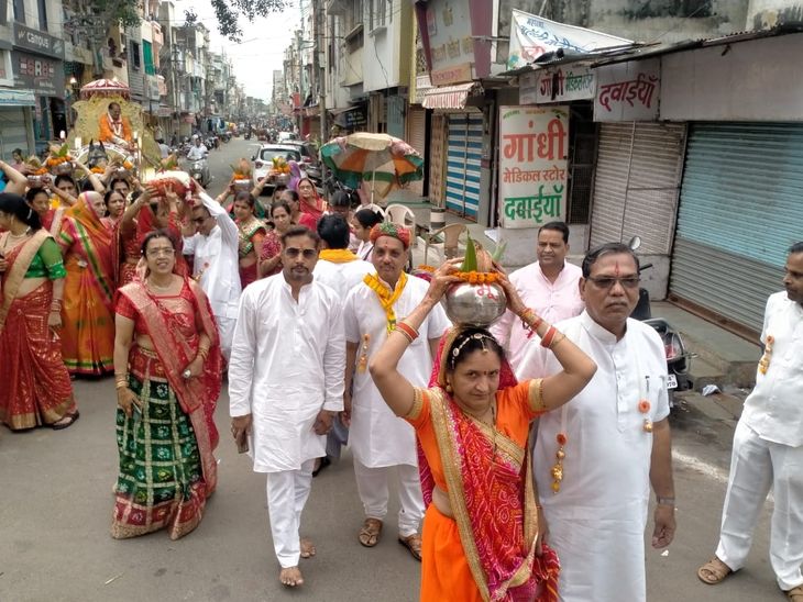 Kalash and Pothi Yatra out for Shrimad Bhagwat story, liberates from ...