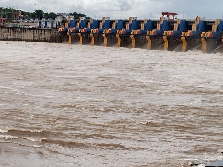 10 thousand cumecs of water will flow, the water left from the power ...