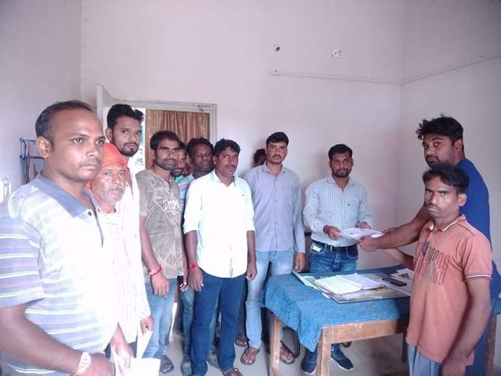 Villagers upset due to electricity bills of thousands, angry people ...