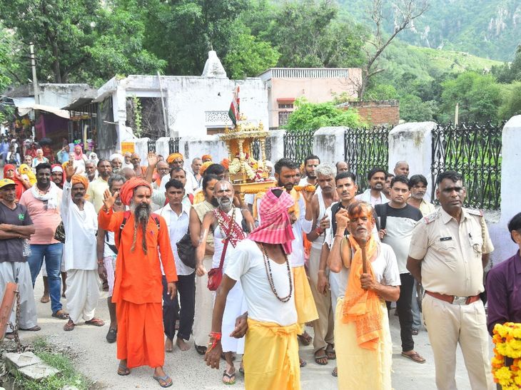 For 40 years, Deen Dayal, the servant of Charoda Dham, is getting ...