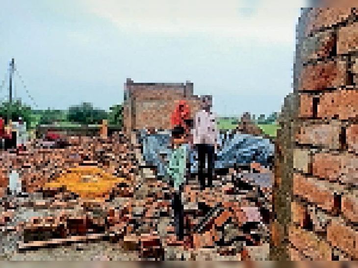 Many houses collapsed in Isarda and Sarasop, hundreds of bighas of ...