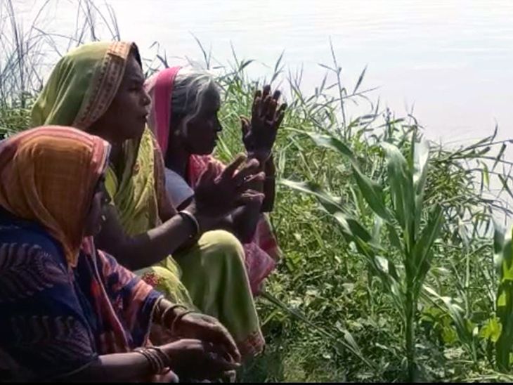 Panic among villagers due to rising water level, waking up and spending ...