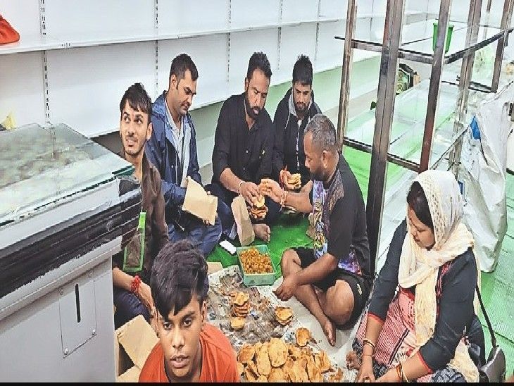 Arranged 1000 food packets for the flood affected people