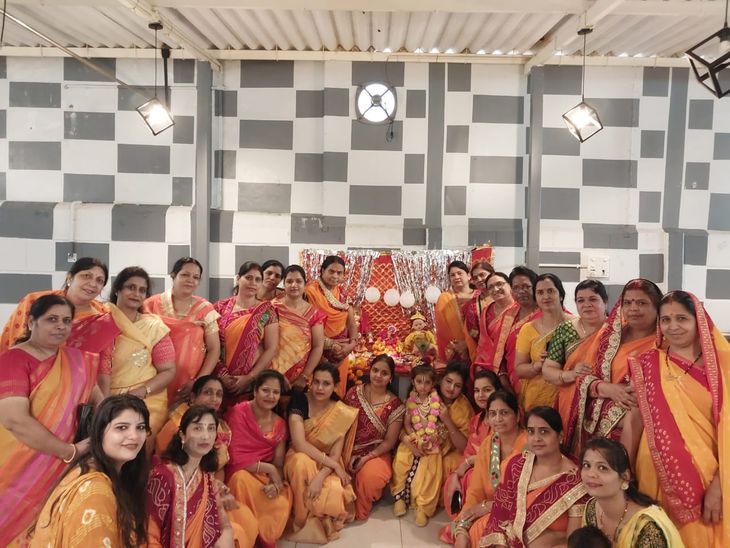 Shri Med Kshatriya Swarnkar Samaj Mahila Mandal celebrated Nand Utsav | नंद घर आनंद भयो जय ...