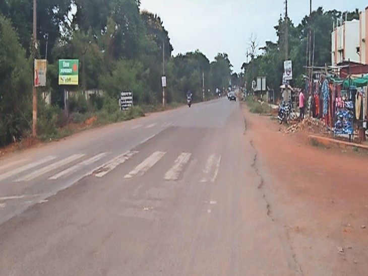 Eight lights on the pole along the Balod-Dalli road were damaged, 5 ...