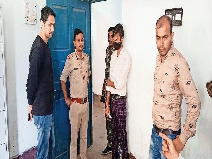 Police caught cyber thug giving history exam in Baghmara College ...