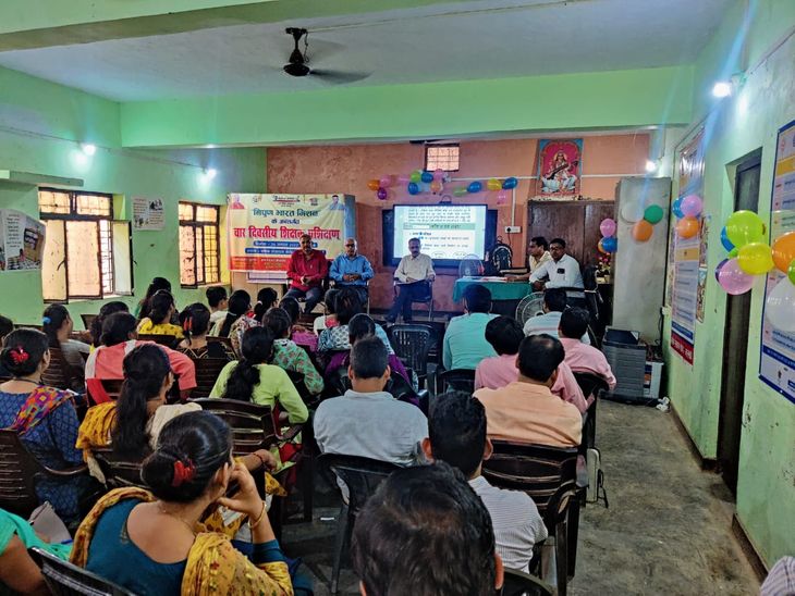 Training given to teachers under Nipun Bharat Mission at Bilgram Block ...