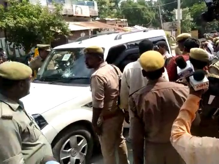 Former block chief injured, Scorpio's front and side glass broken ...