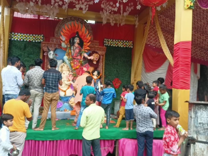 Attractive decoration of pandals, 10-day Ganesh Utsav festival begins ...