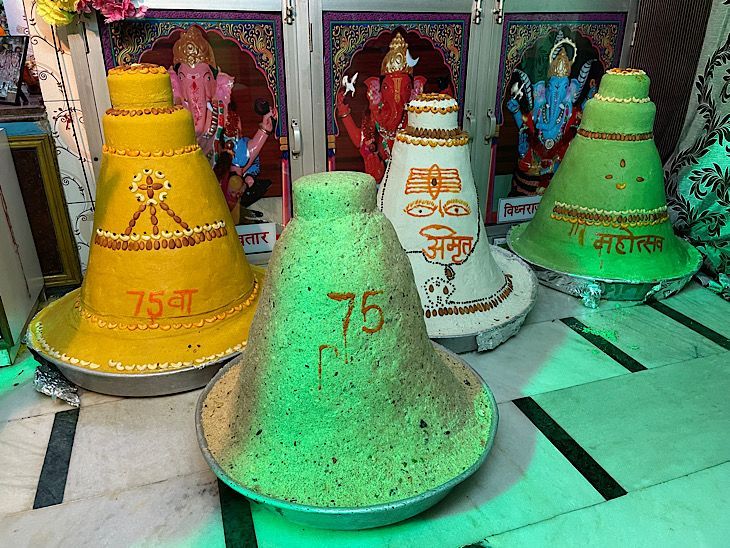 On the tricolor theme of 1100 kg, 75 kg milk cake made from three ...