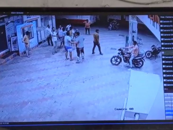 Fighting-looting at bus stand petrol pump in Jagadhri in Yamunanagar
